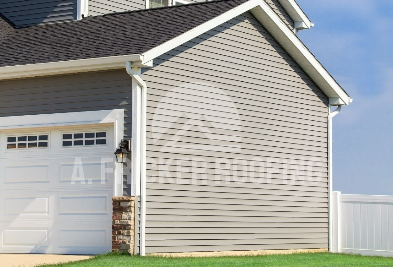 10 Types Of Vinyl Siding (With Best Siding Color Combinations)